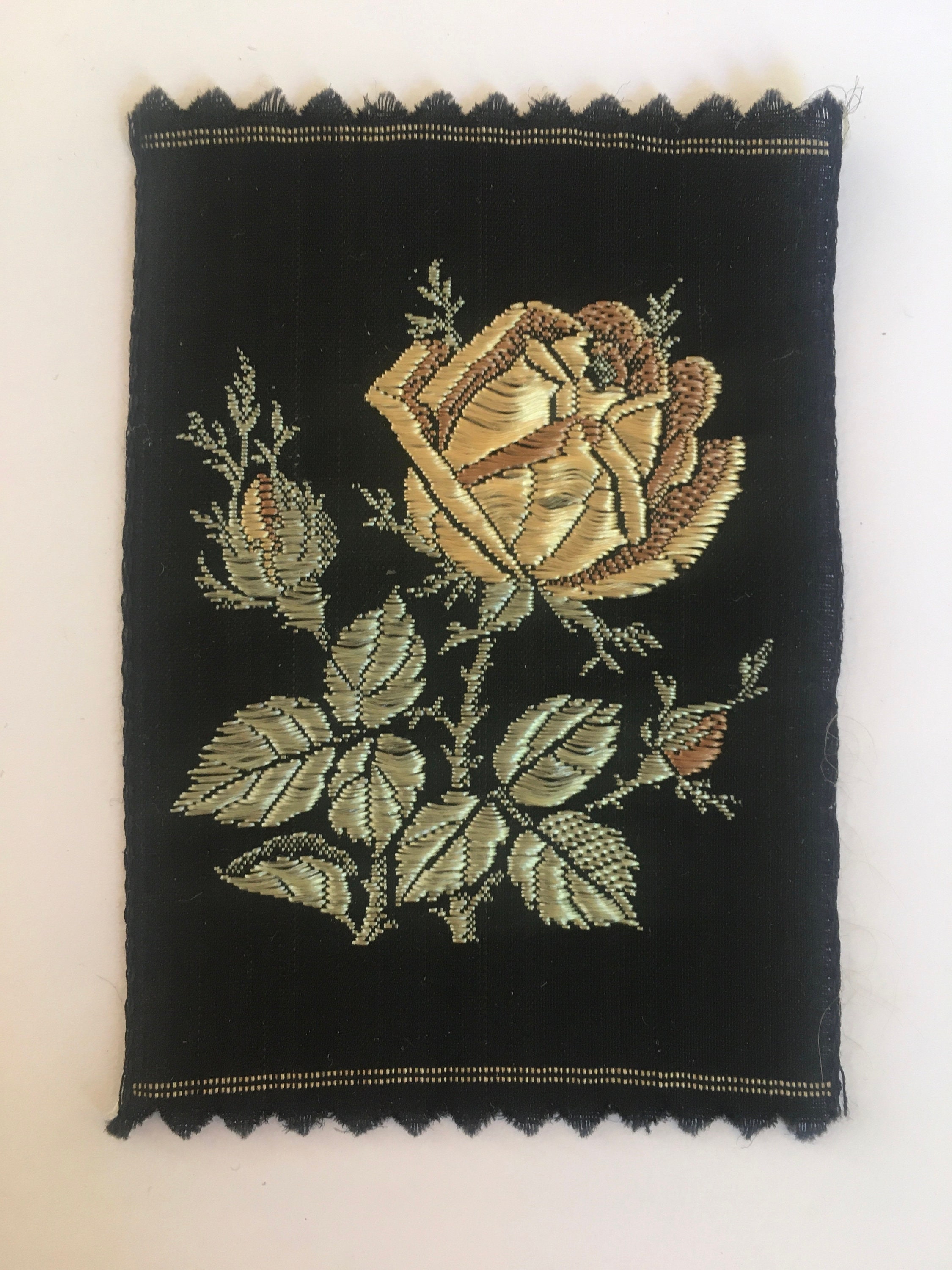 Vintage woven silk tobacco patch: Turmac, flower rose