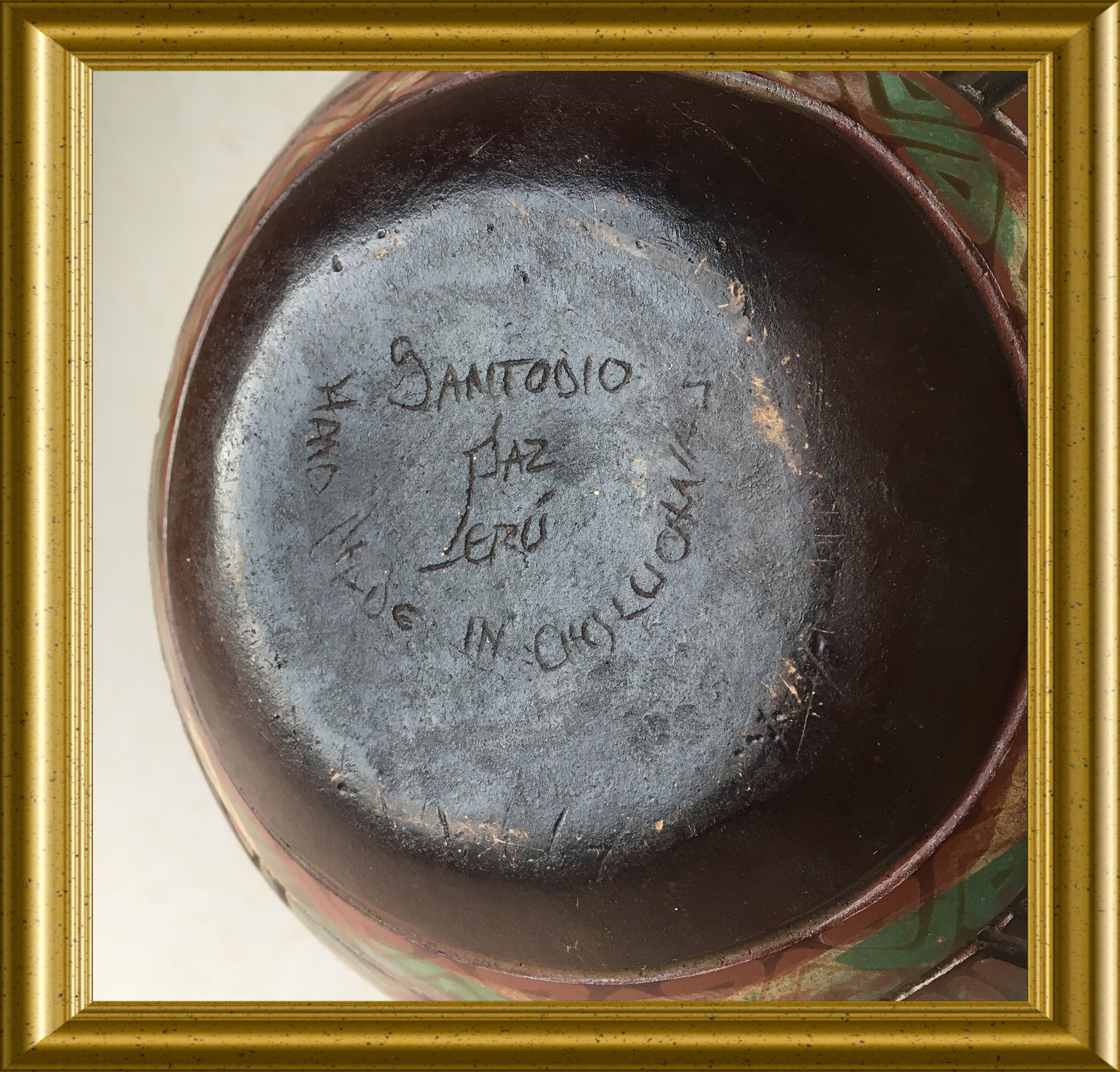 Signed Inca pottery vase: Santodio Paz, Chulucanas, Peru, geometric design