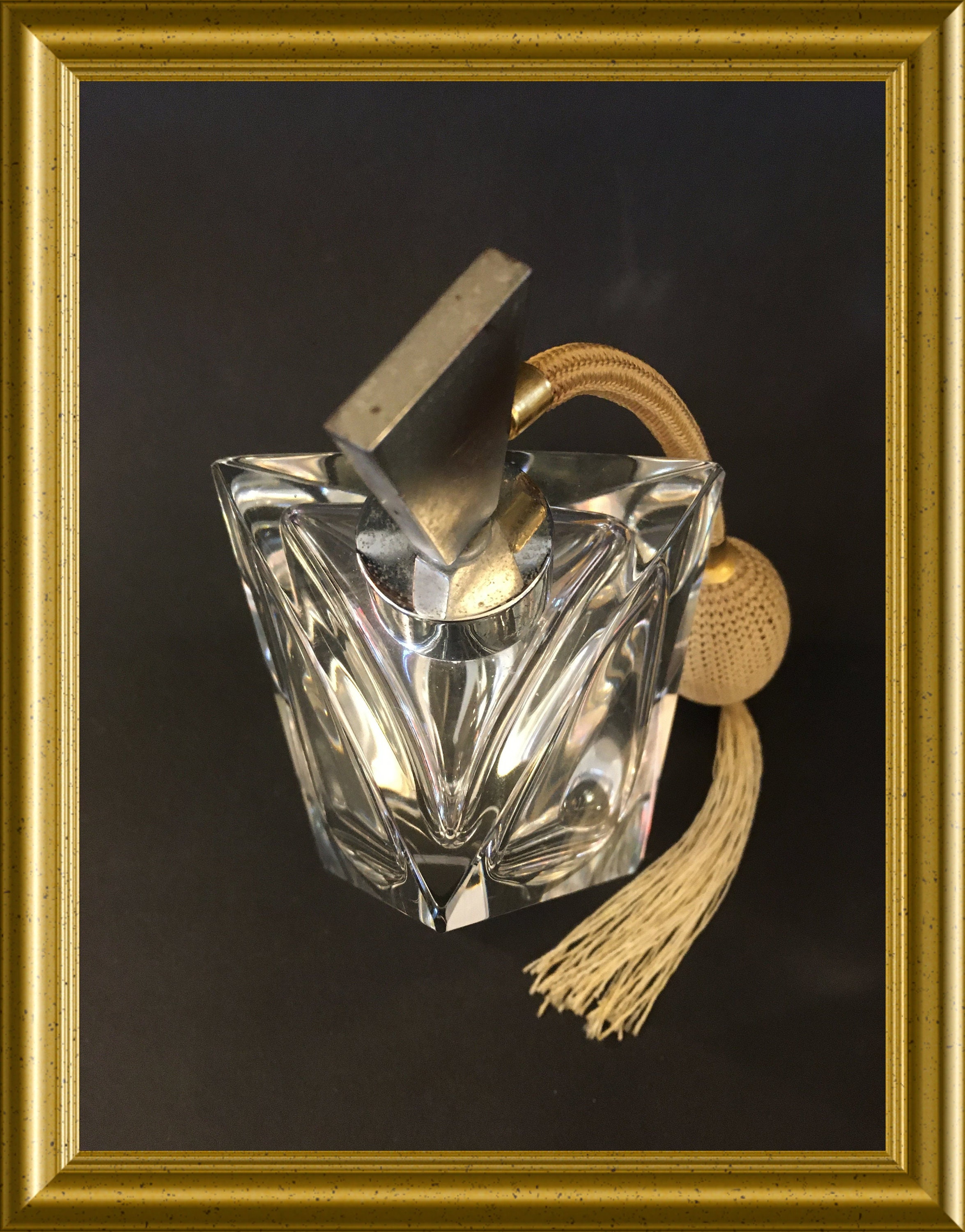 Lovely art deco cut crystal glass perfume bottle atomizer with bulb puffer