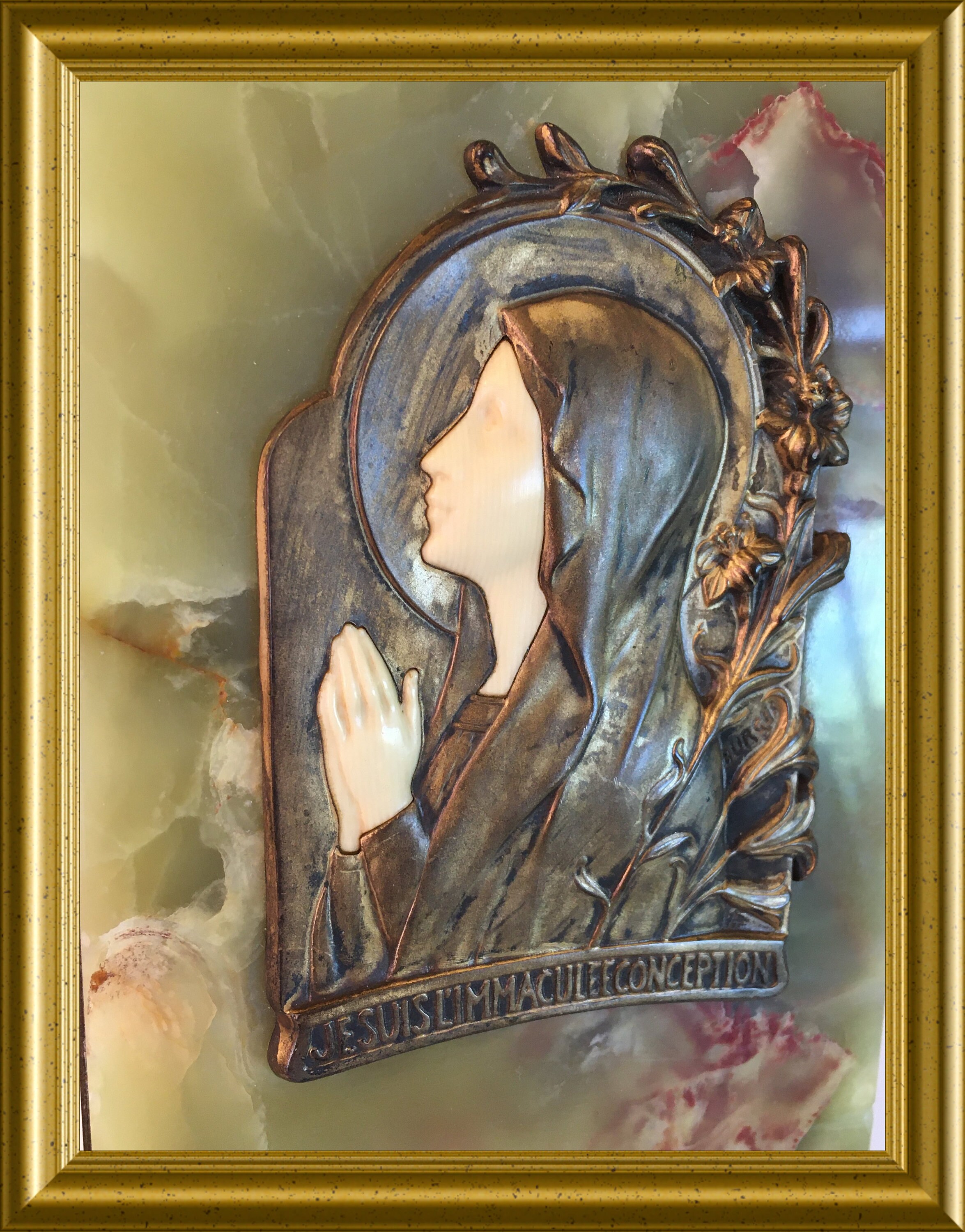 Antique holy water font: onyx, Holy Mary