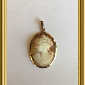 Vintage Pendant: Shell Cameo - Etsy