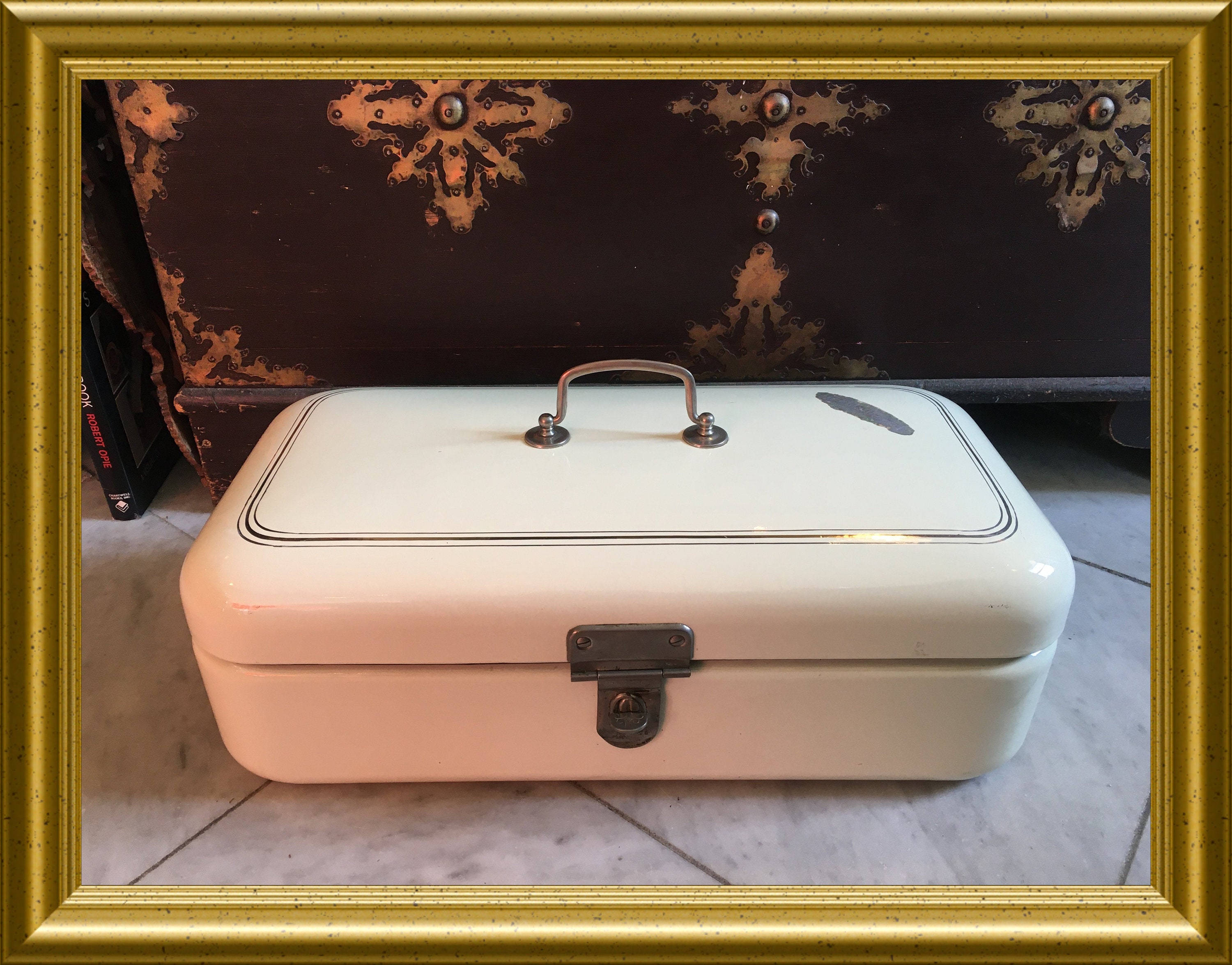 Vintage enamel bread box, no shipping, pick up only