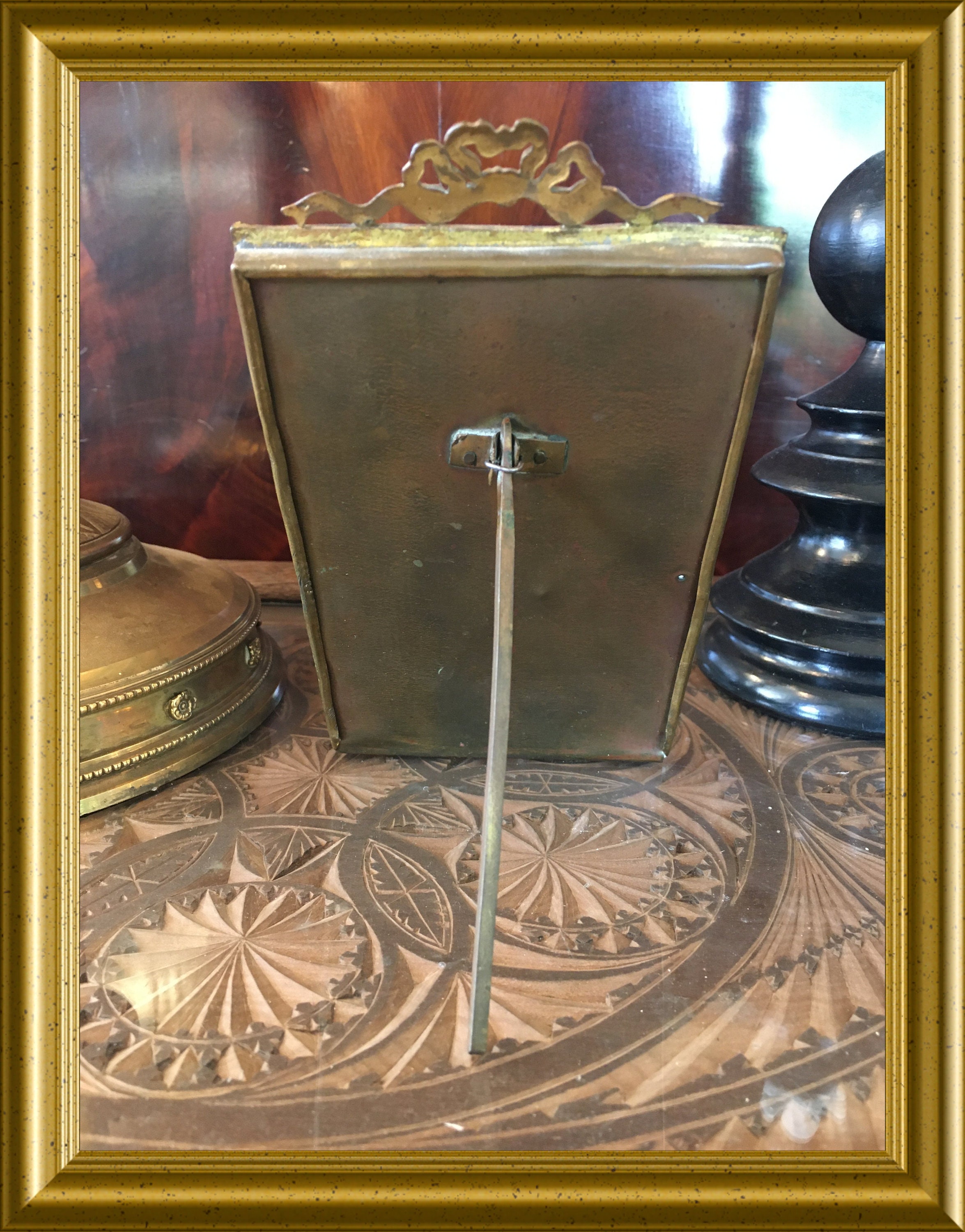 Antique picture frame with bow