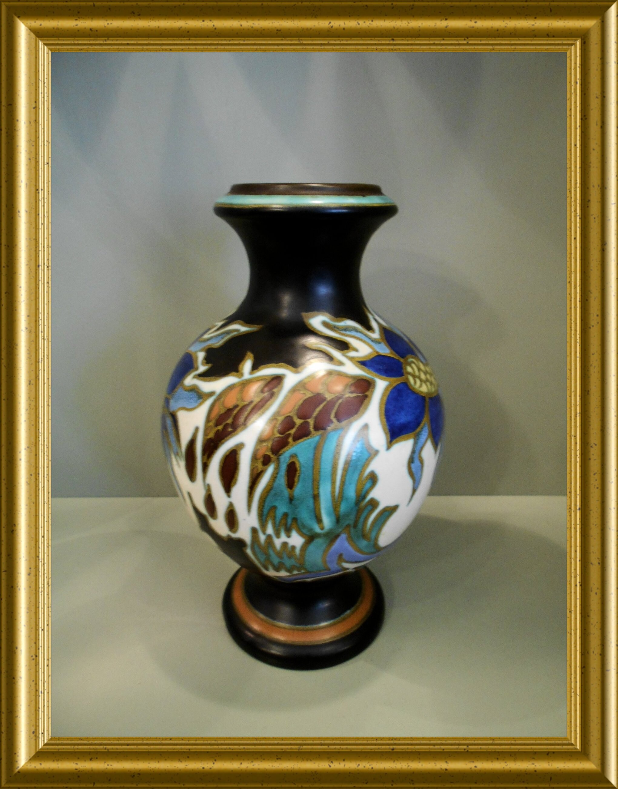 Beautiful handpainted art pottery vase, PZH Gouda
