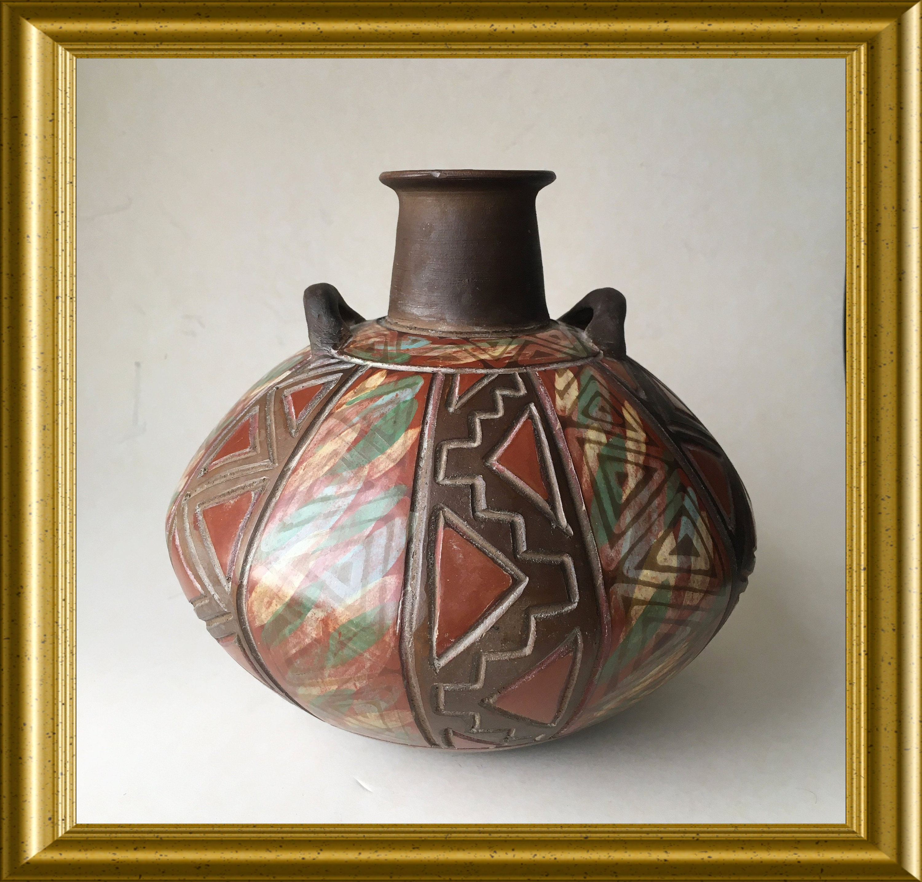 Signed Inca pottery vase: Santodio Paz, Chulucanas, Peru, geometric design