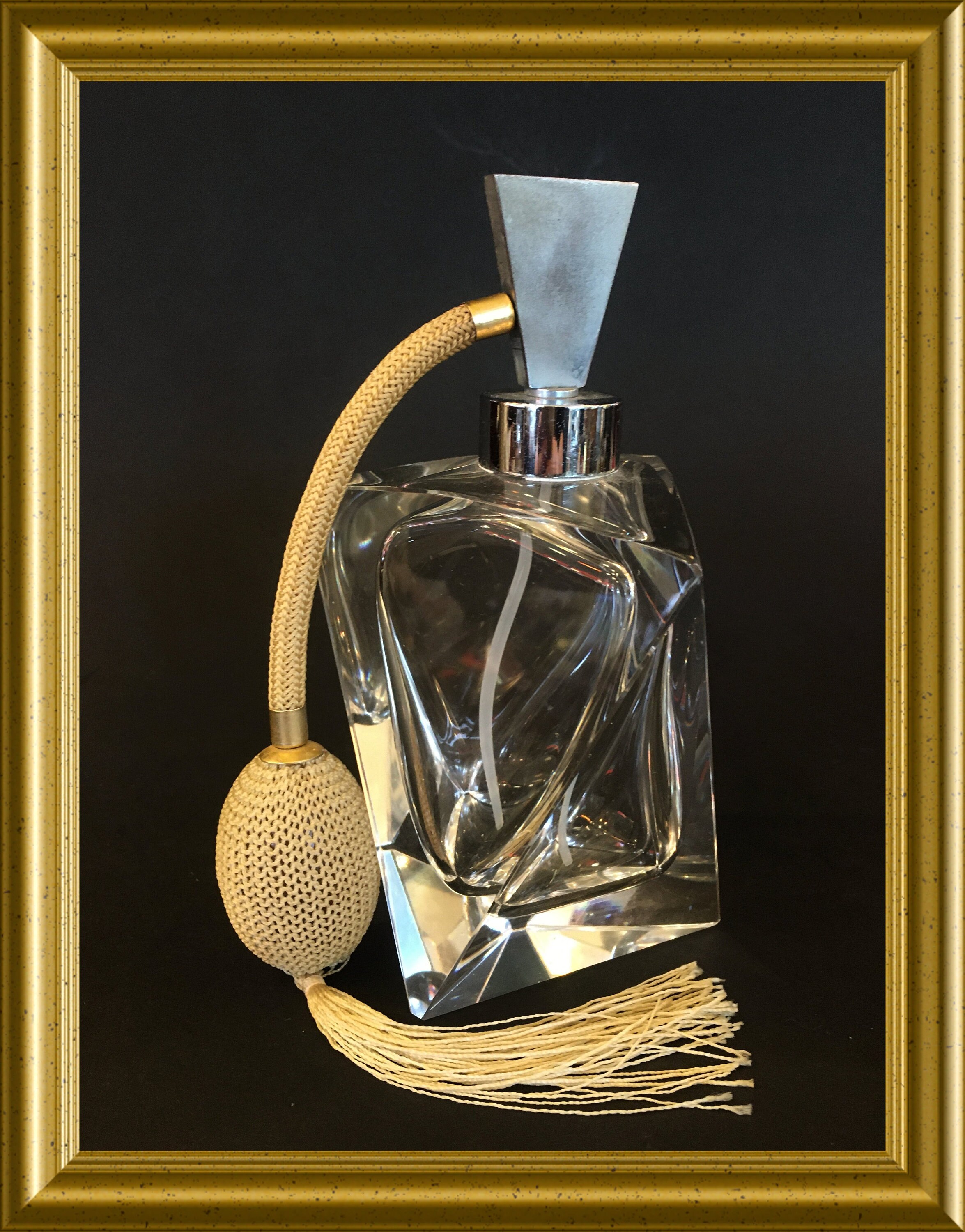 Lovely art deco cut crystal glass perfume bottle atomizer with bulb puffer