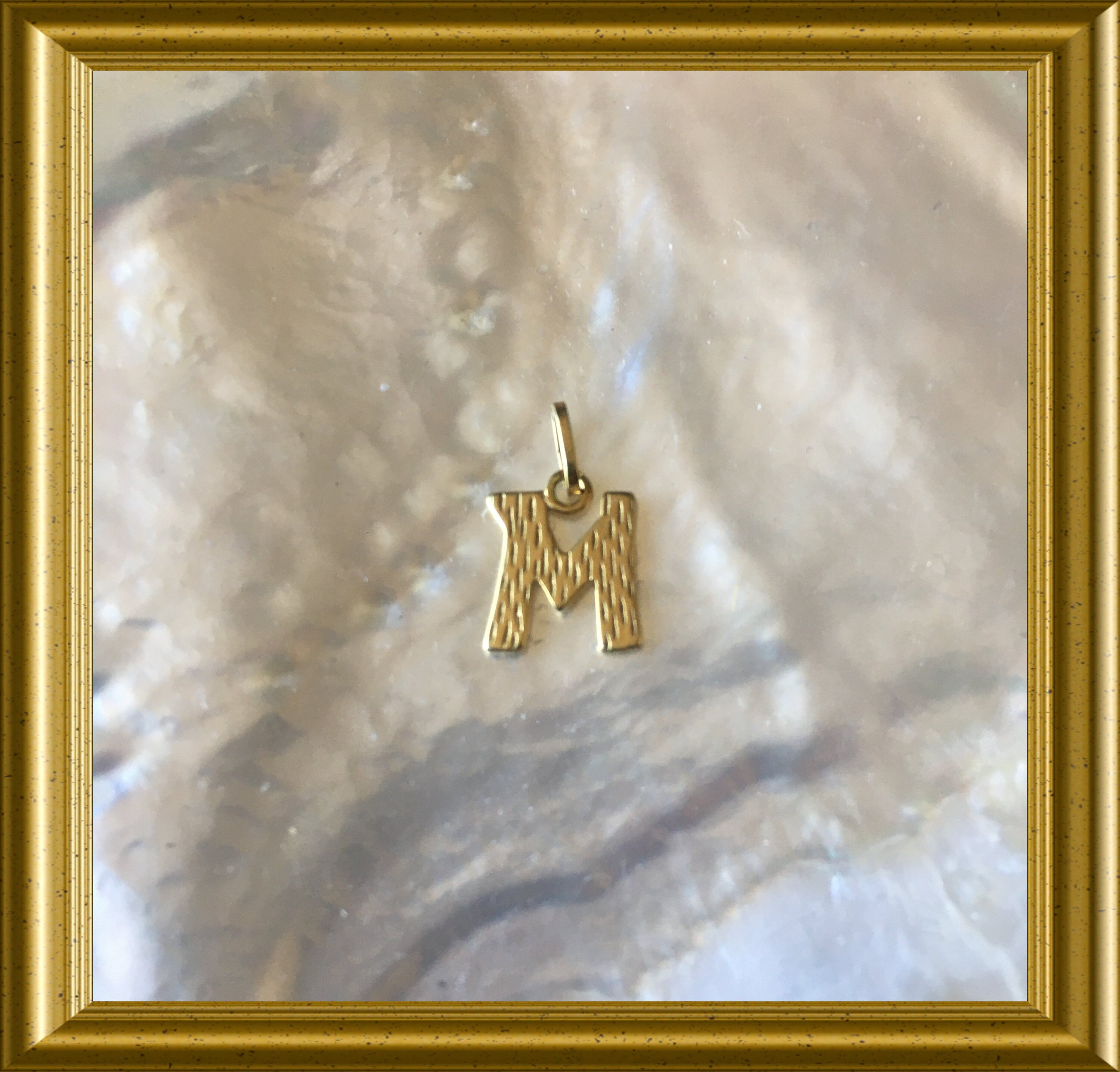 14 carat gold (585) pendant: letter M
