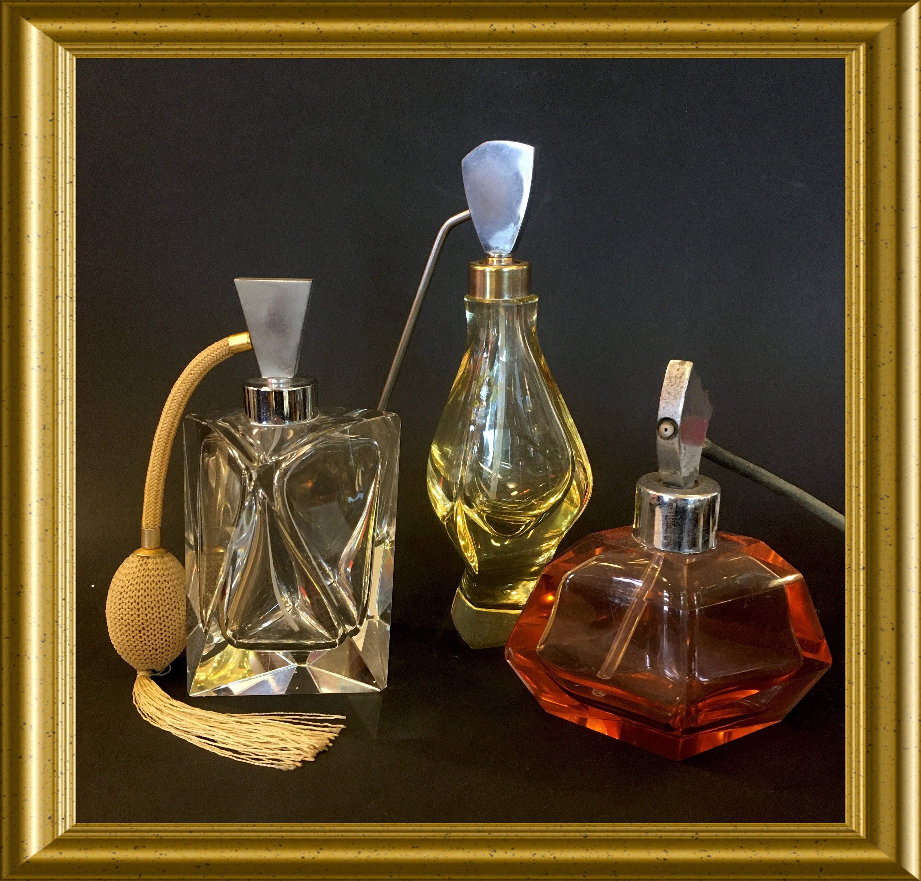 Lovely art deco cut crystal glass perfume bottle atomizer with bulb puffer