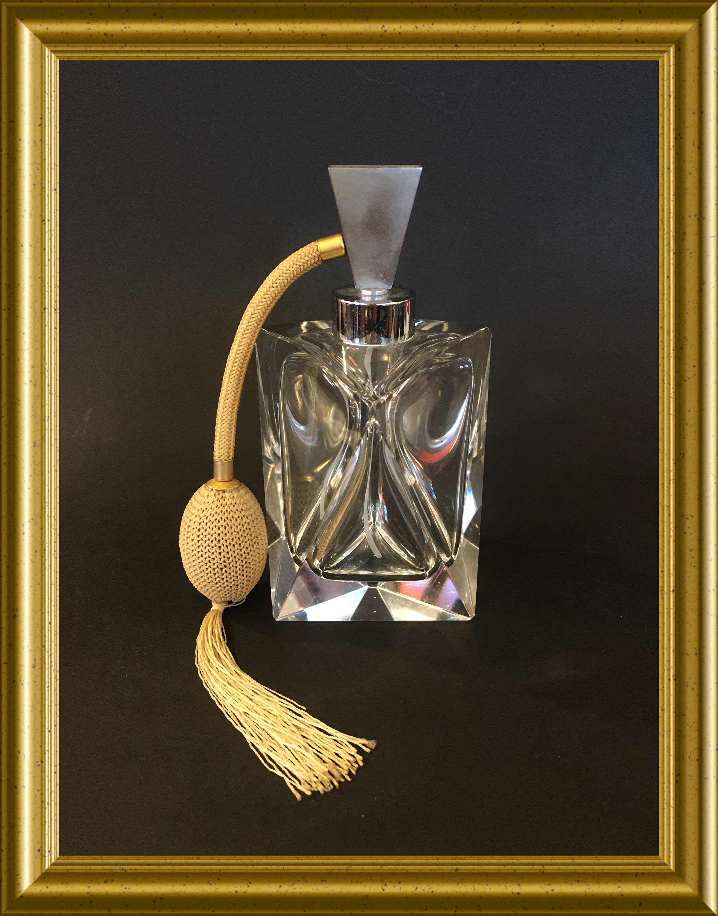 Lovely art deco cut crystal glass perfume bottle atomizer with bulb puffer