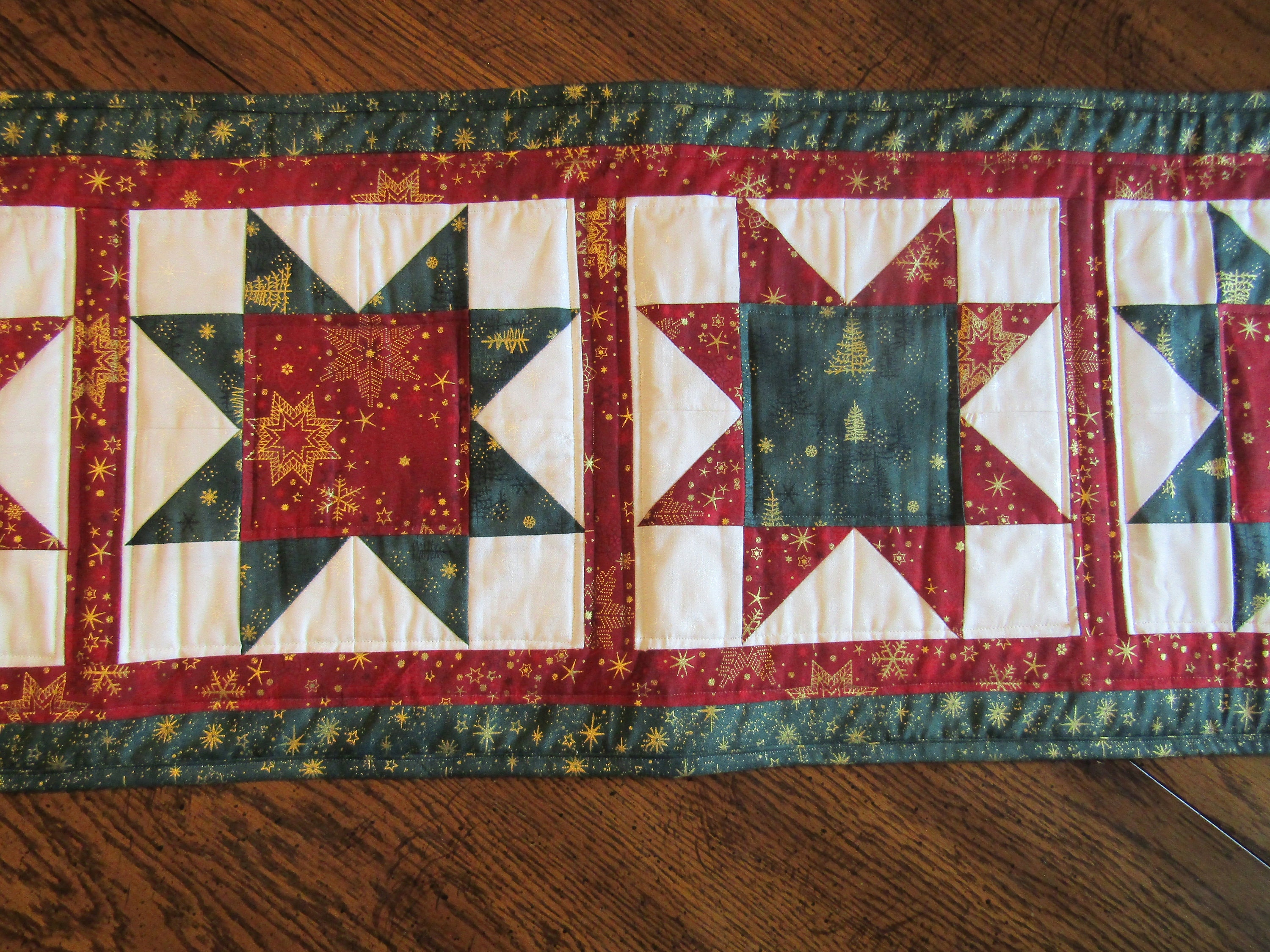 Christmas Star Table Runner Pattern by Simpson Designs Studio - Etsy