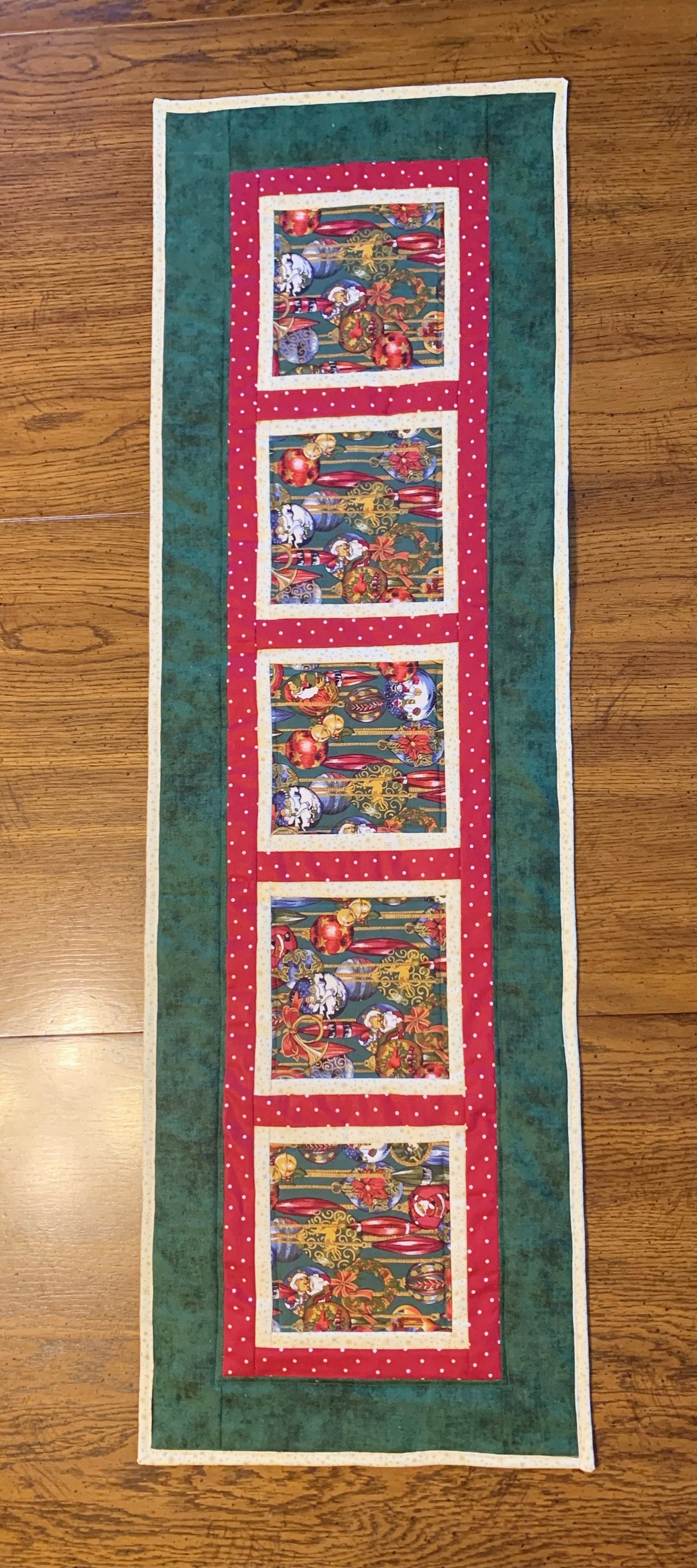 Easy Christmas Table Runner Pattern PDF by Simpson Designs - Etsy