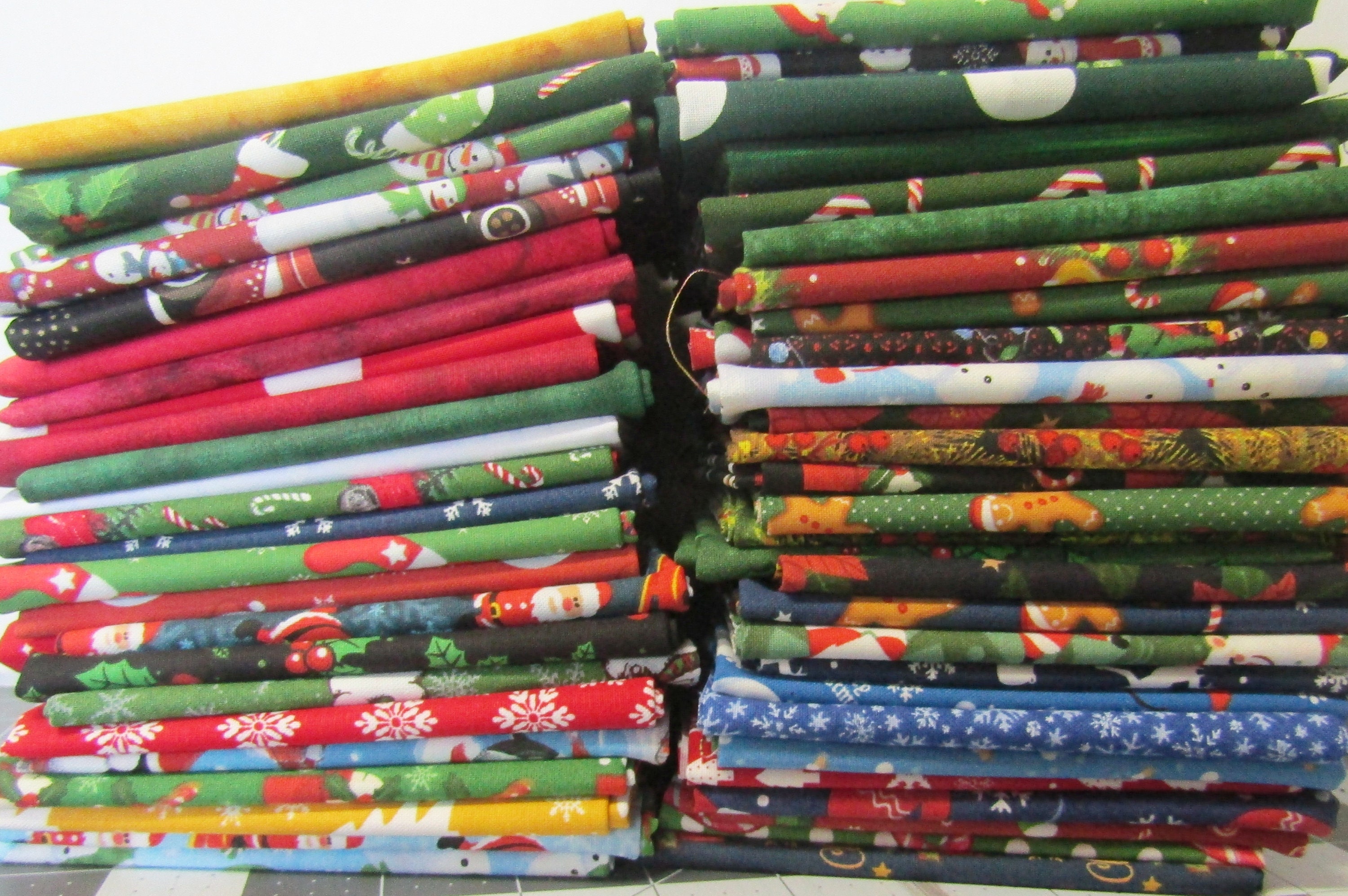 Christmas Fat Quarter Bundle, 100% Cotton Fabric, Quilt Fabric, Mystery ...