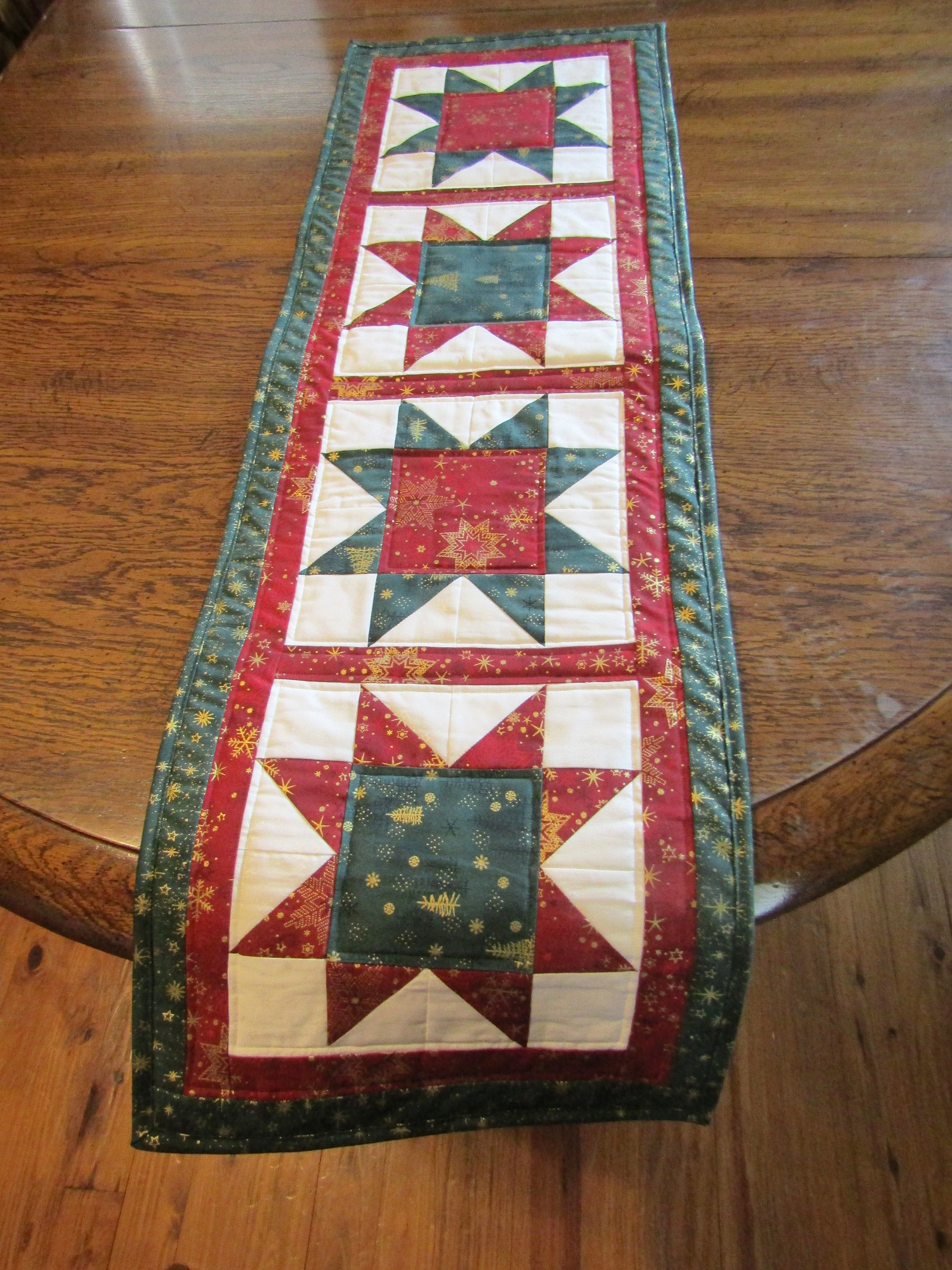 Christmas Star Table Runner Pattern by Simpson Designs Studio - Etsy