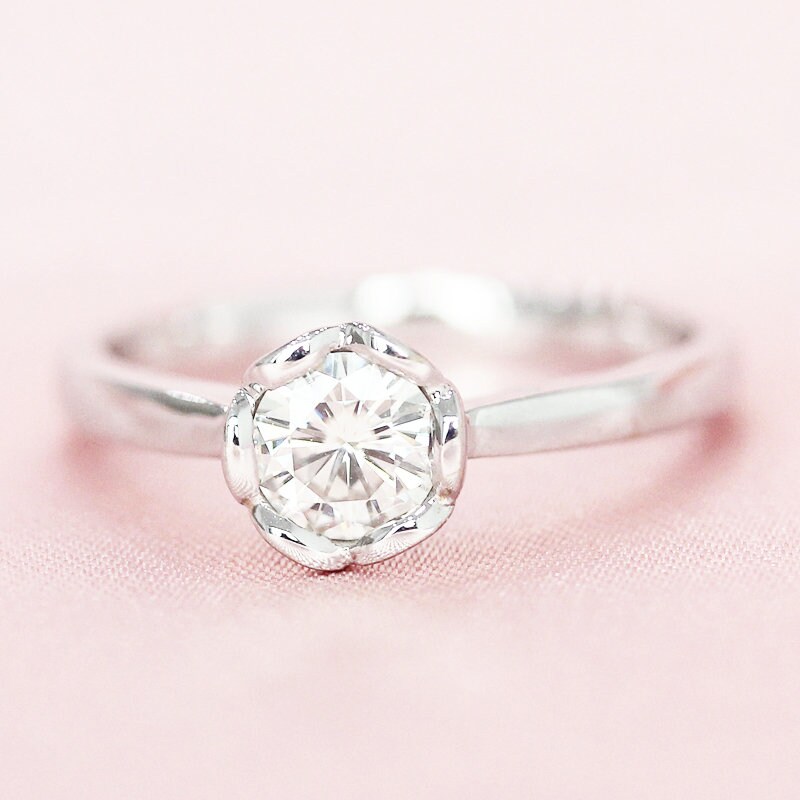 Unique Flower Design Engagement Ring C&C Forever Classic Round ...