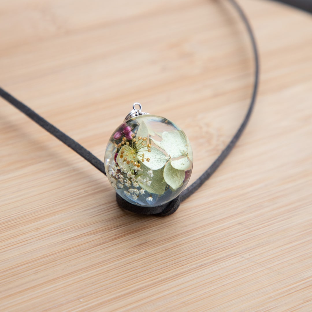 Resin Flower Necklace, Birthday Gift for Her, Resin Spring Necklace - Etsy