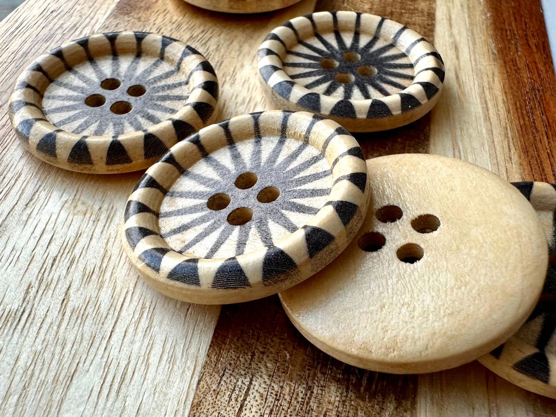 Spiral Black Tan Wood Buttons 30mm 40mm Round Wagon Wheel Design Button ...