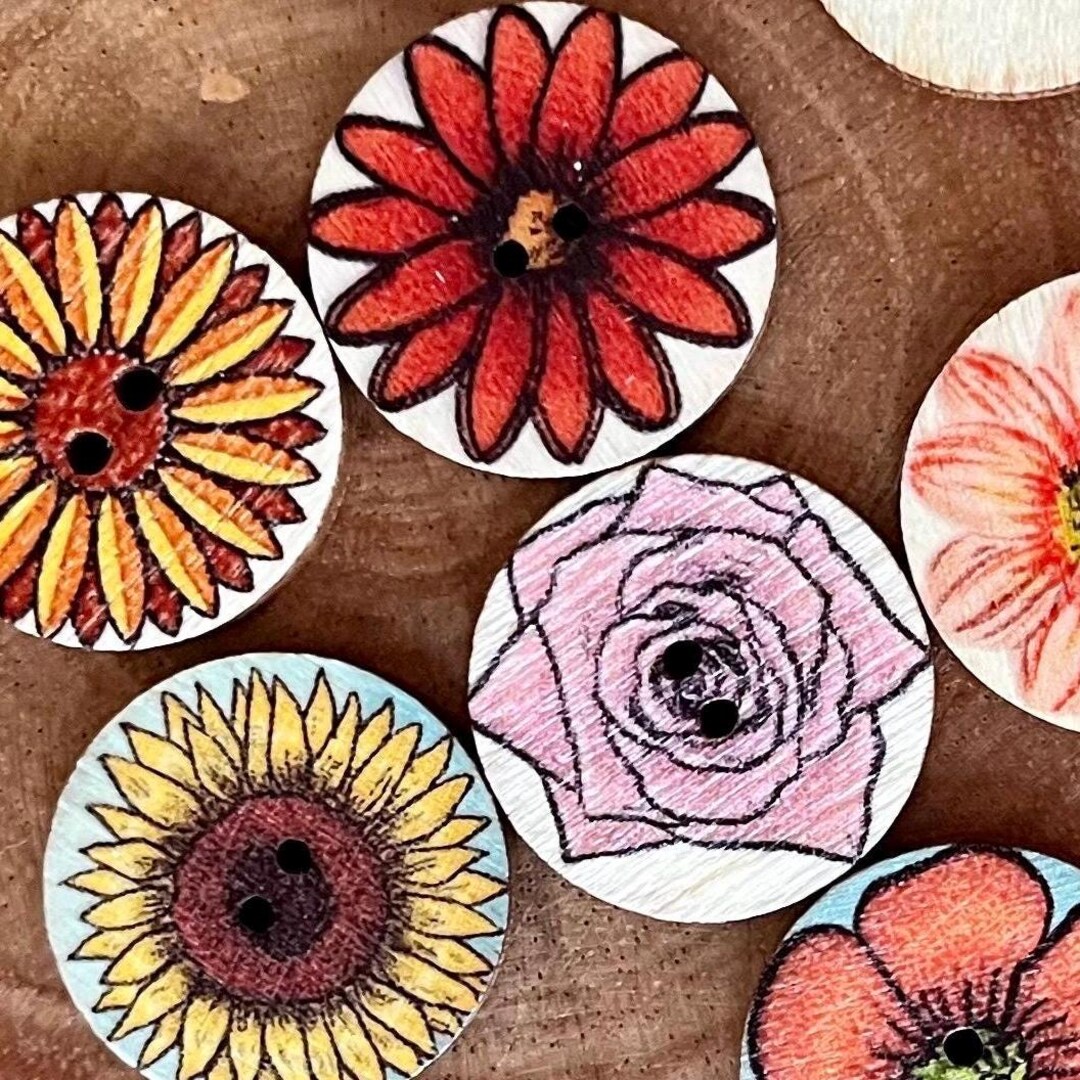 Floral Round Flat Wood Buttons 20mm Random Mix Wooden Floral Craft ...