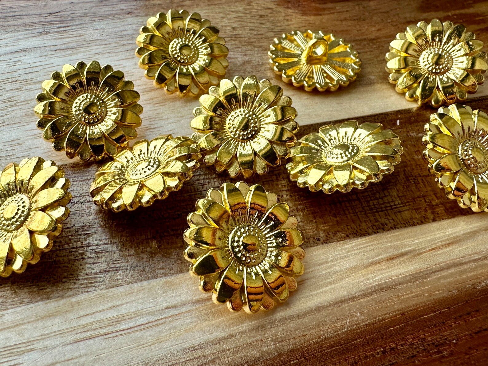 Gold Dahlia Shank Metal Buttons 2 or 6 Piece 17mm Metal Floral Buttons ...
