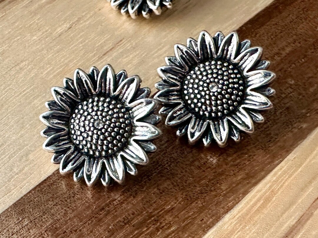 Aged Silver Sunflower Metal Shank Button 18mm Stunner Flower Shape ...