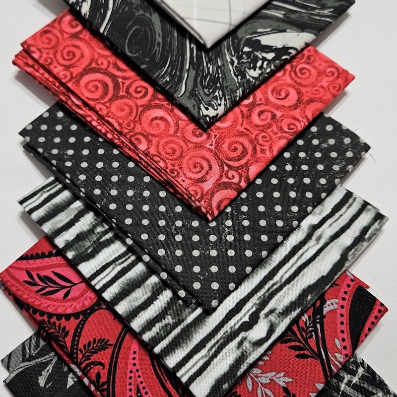 Fat Quarter Red and Black - Etsy