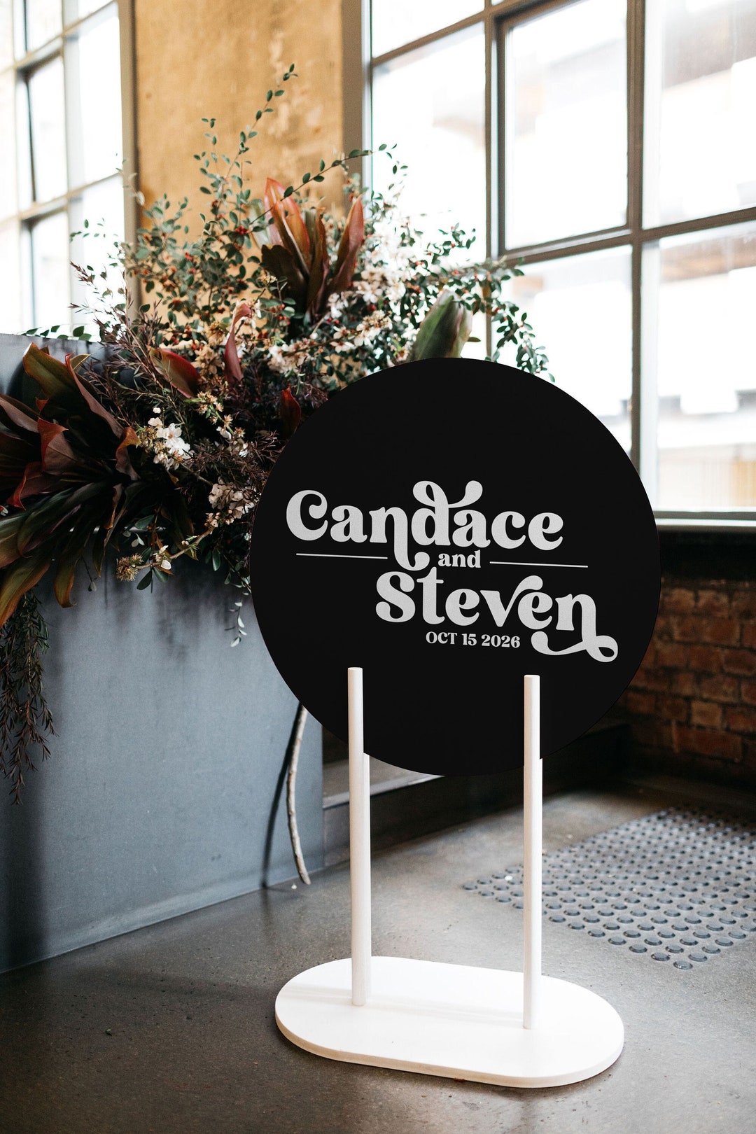 Round Retro Acrylic Wedding Welcome Sign, Reception Modern Minimalist ...