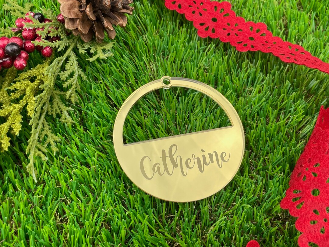 Circle Cut Out Name Place Card, Christmas Party Place Cards, Christmas ...