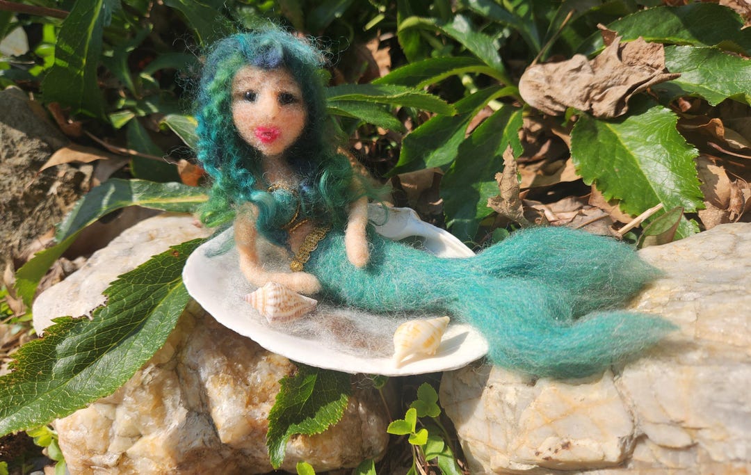 Needle-felted Wool Mermaid in Her Own Shell, Hand-made - Etsy