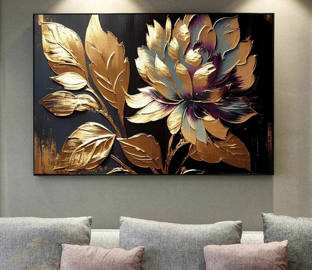 Golden Gleam: Shimmering Floral Decor With Luxurious Gold Wave ...