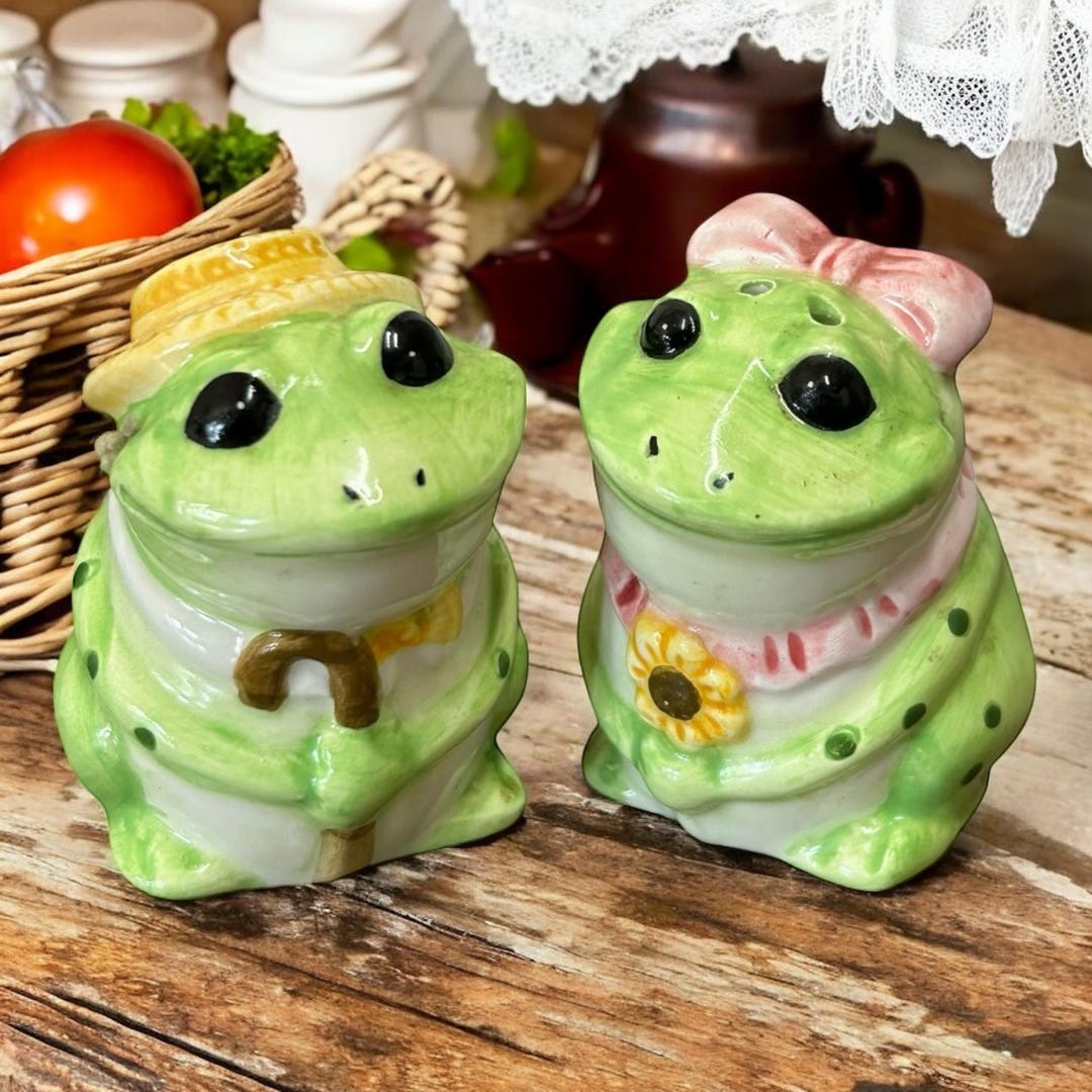 Vintage Spotted Smiling Green Frog Salt and Pepper Shakers - Etsy