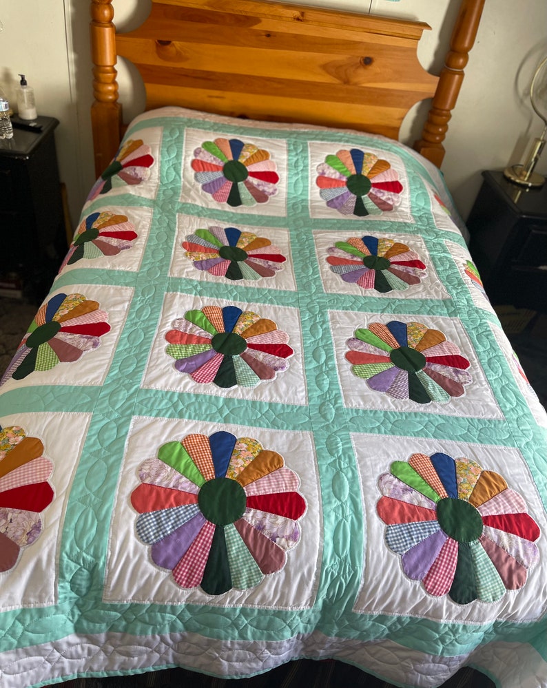 Hand Quilted Dresden Plate Quilt double Size - Etsy