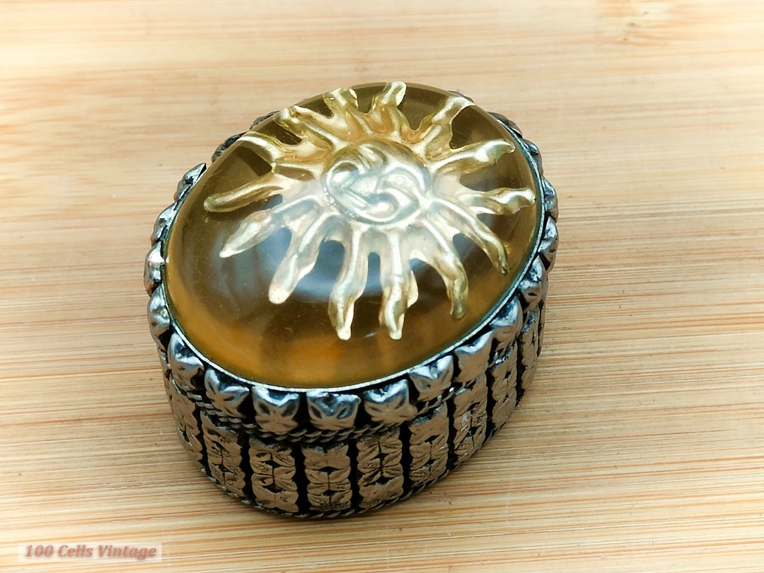 Sun Behind Lucite Asian/indian Metal Vintage Pill/trinket/snuff Box cte ...