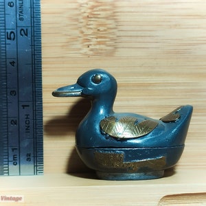 Tiny Metal Duck Vintage Pill/trinket Box-cor - Etsy