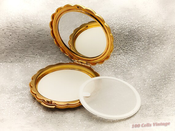 Kigu gold tone-Vintage Ladies Powder Compact -CN - Gem
