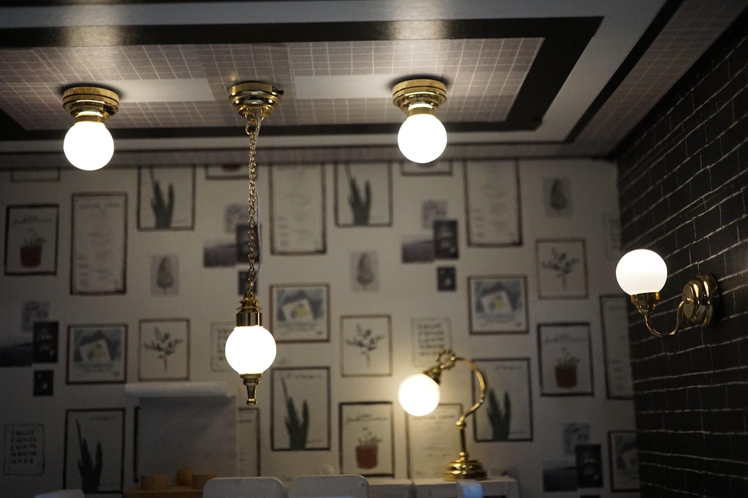 1:12 Scale Dollhouse Light Battery Operated Led Metal Base - Etsy