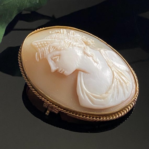 Victorian Neoclassical Hera Carved Shell Cameo - Gem