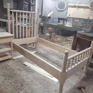 Handmade Spool Bed - Jenny Lind Spindle Bed Custom Size and Color - Etsy