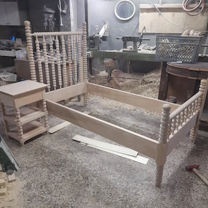 Handmade Spool Bed - Jenny Lind Spindle Bed Custom Size and Color - Etsy