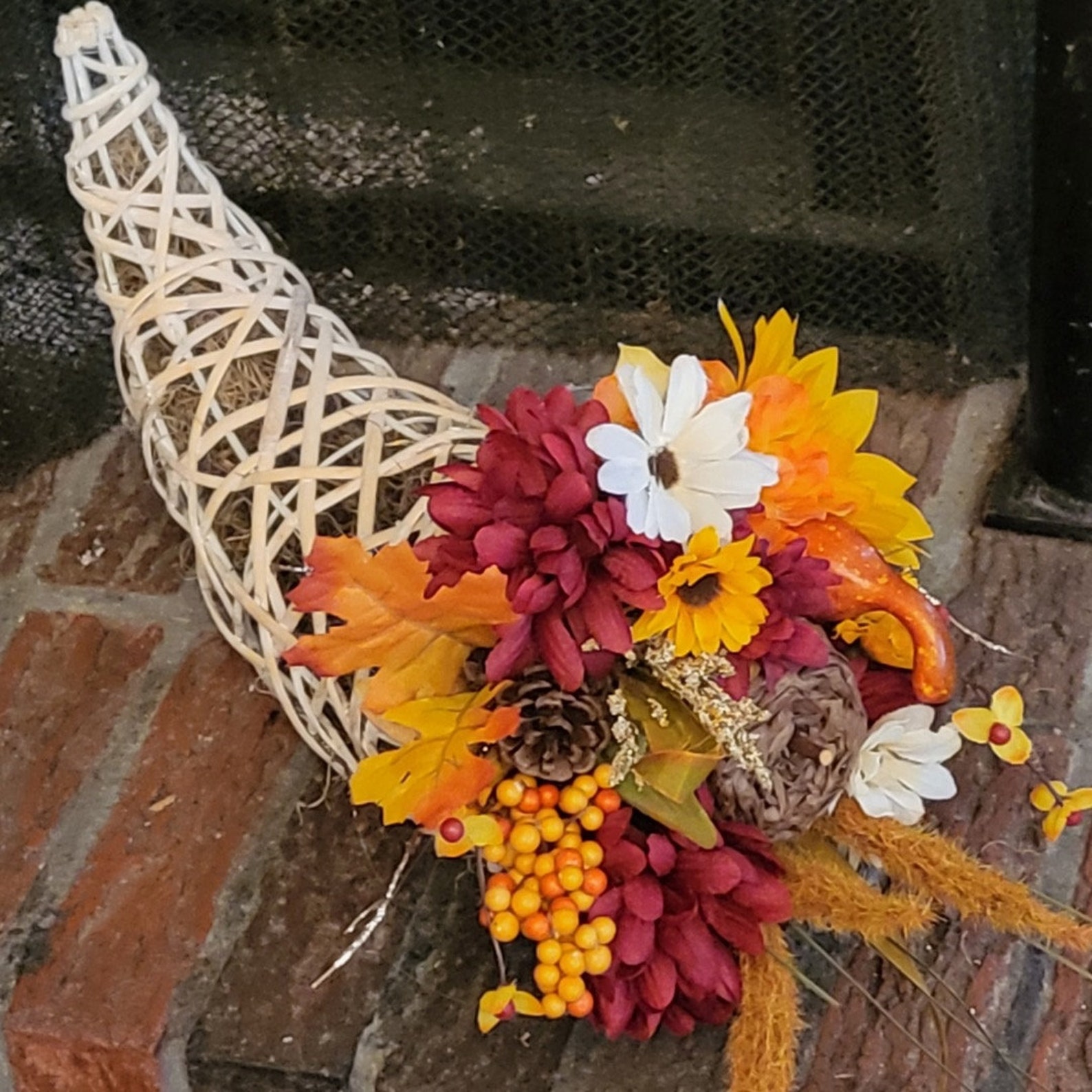 Cornucopia, Horn of Plenty, Fall, Autumn, Harvest, Thanksgiving, Floral ...