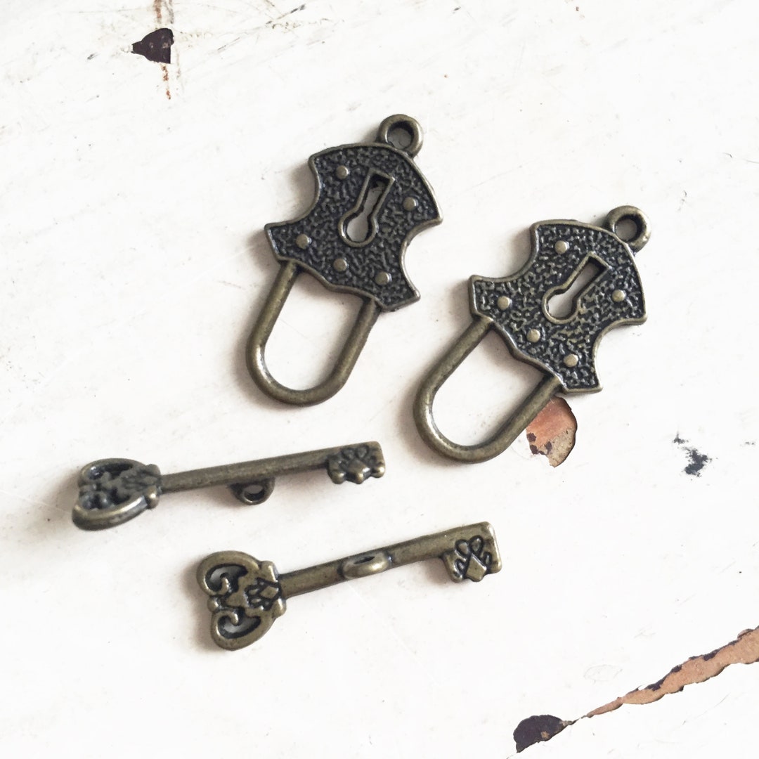 Bronze Key & Lock Charms Set of 2 Antique-coloured Pendants Padlock ...