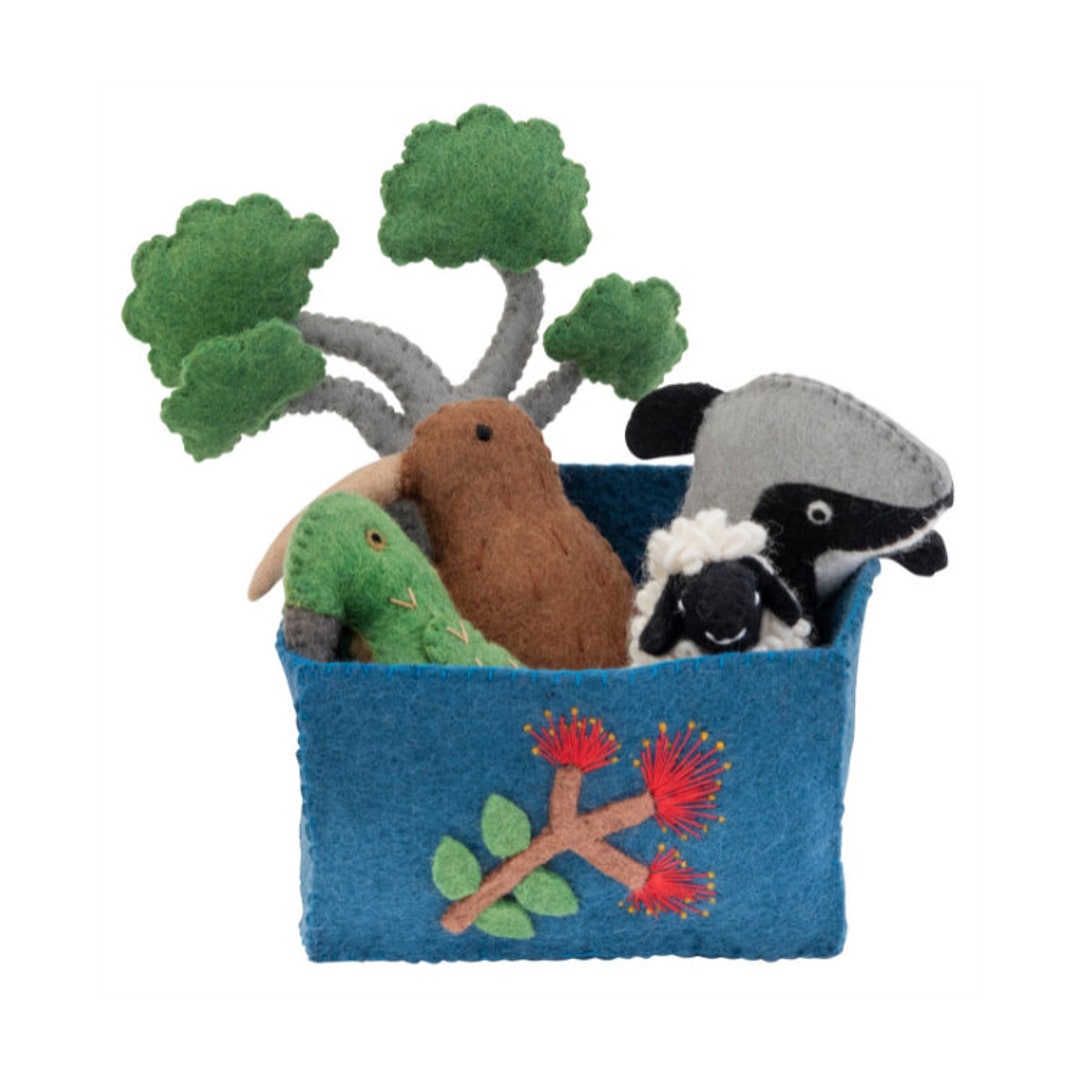 New Zealand Animals Play Set, Kiwi Bird, Hectors Dolphin, Kauri Tree ...