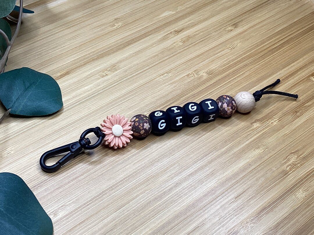 Gigi Keychain Nostaligic Floral // Peach Daisy Keychain // Gigi Gift - Etsy