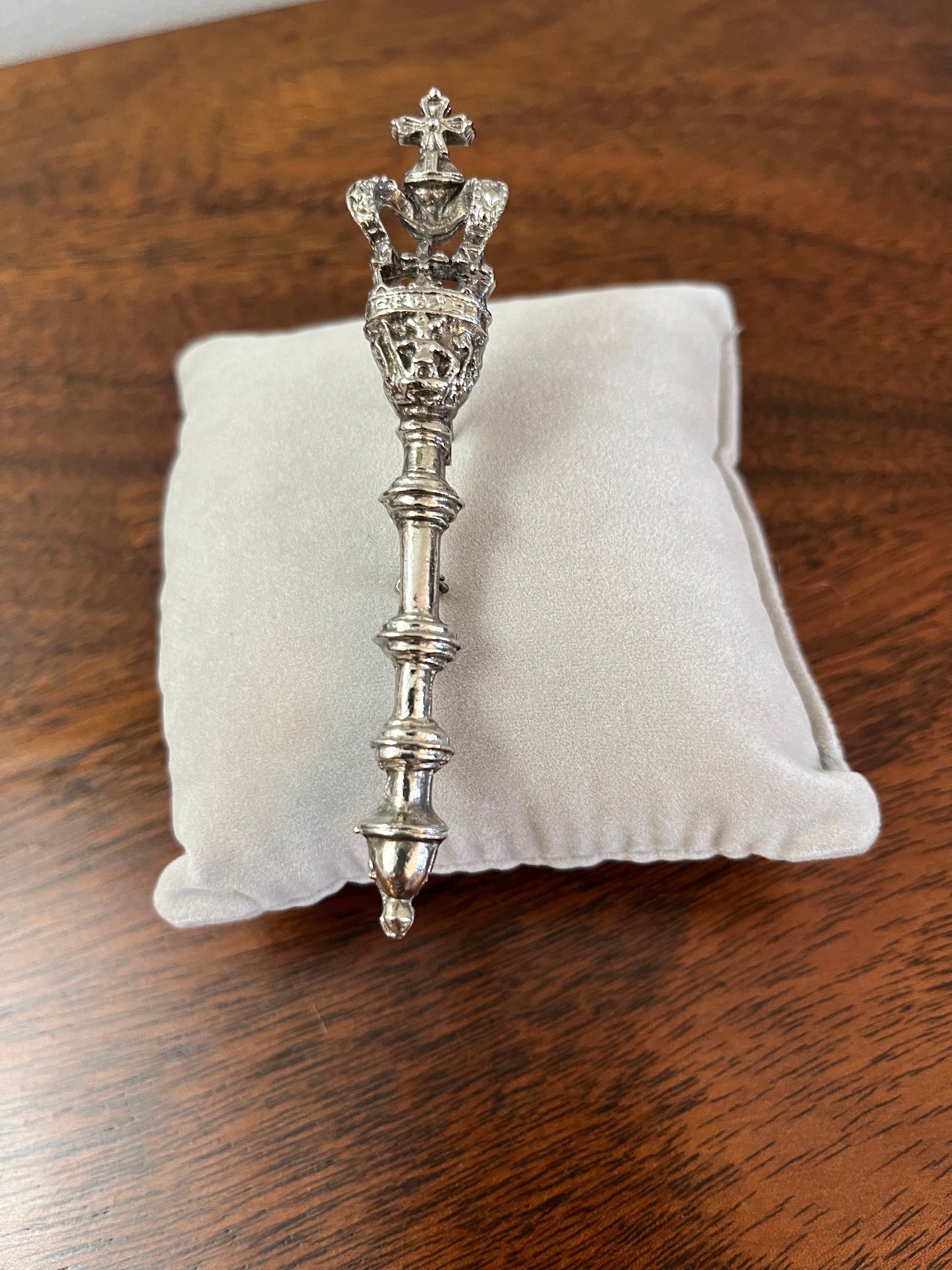 Colonial Williamsburg Mace Pin - Etsy