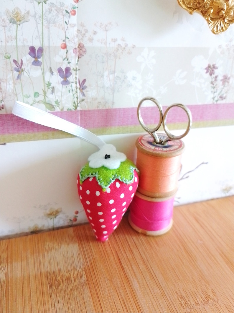 6 Novelty Design Pincushions Handmade 100% Cotton in the Shape of Wrist ...