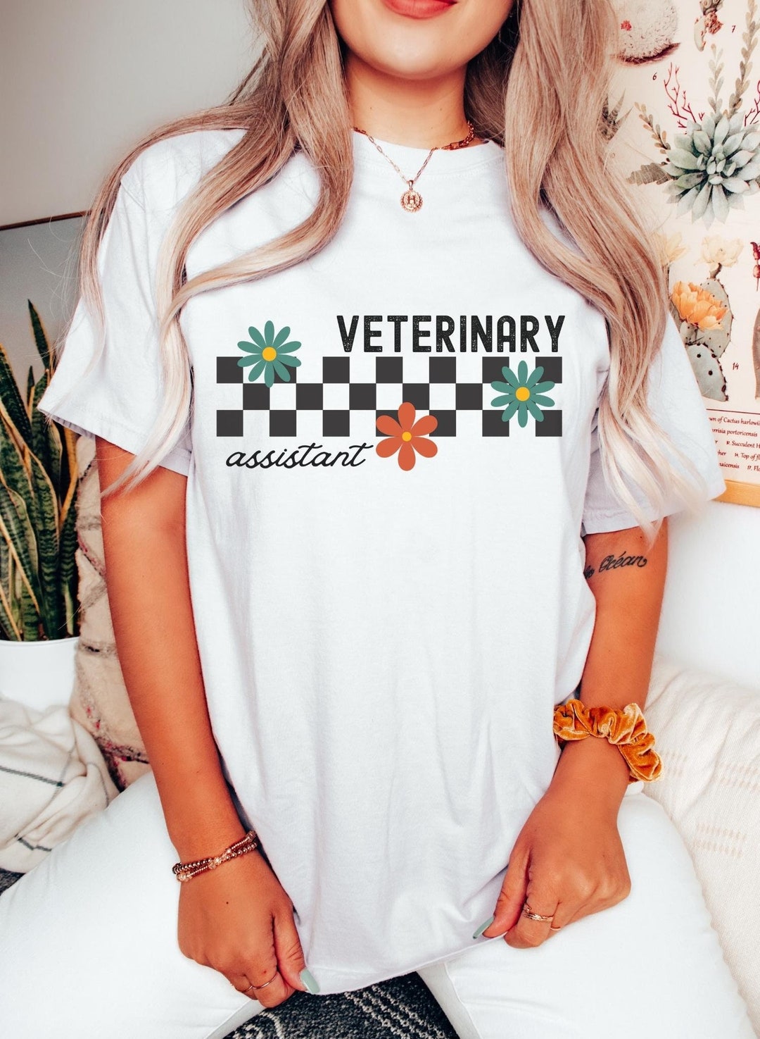 Veterinary Assistant Groovy Retro Shirt Cute Vet Assistant Shirt ...