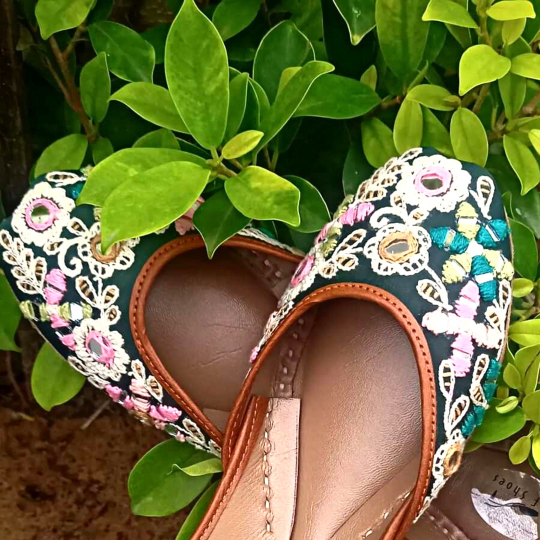 Ethnic Sindhi Green Embellished Ballet Flat Shoes Green Jutis Green ...