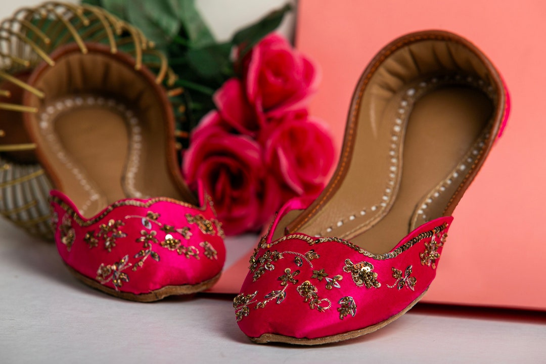 Shadi Glam Embellished Fuschia Punjabi Jutti Pink Ballet Flats Pink ...