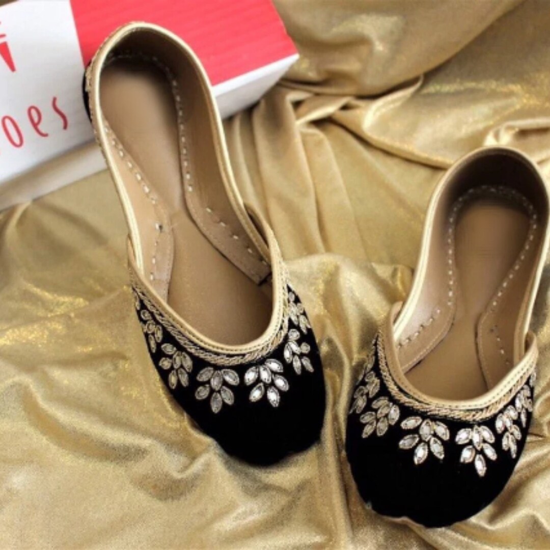 Handmade Black Embellished Mojari Flats: Classic Indian Shoes - Etsy