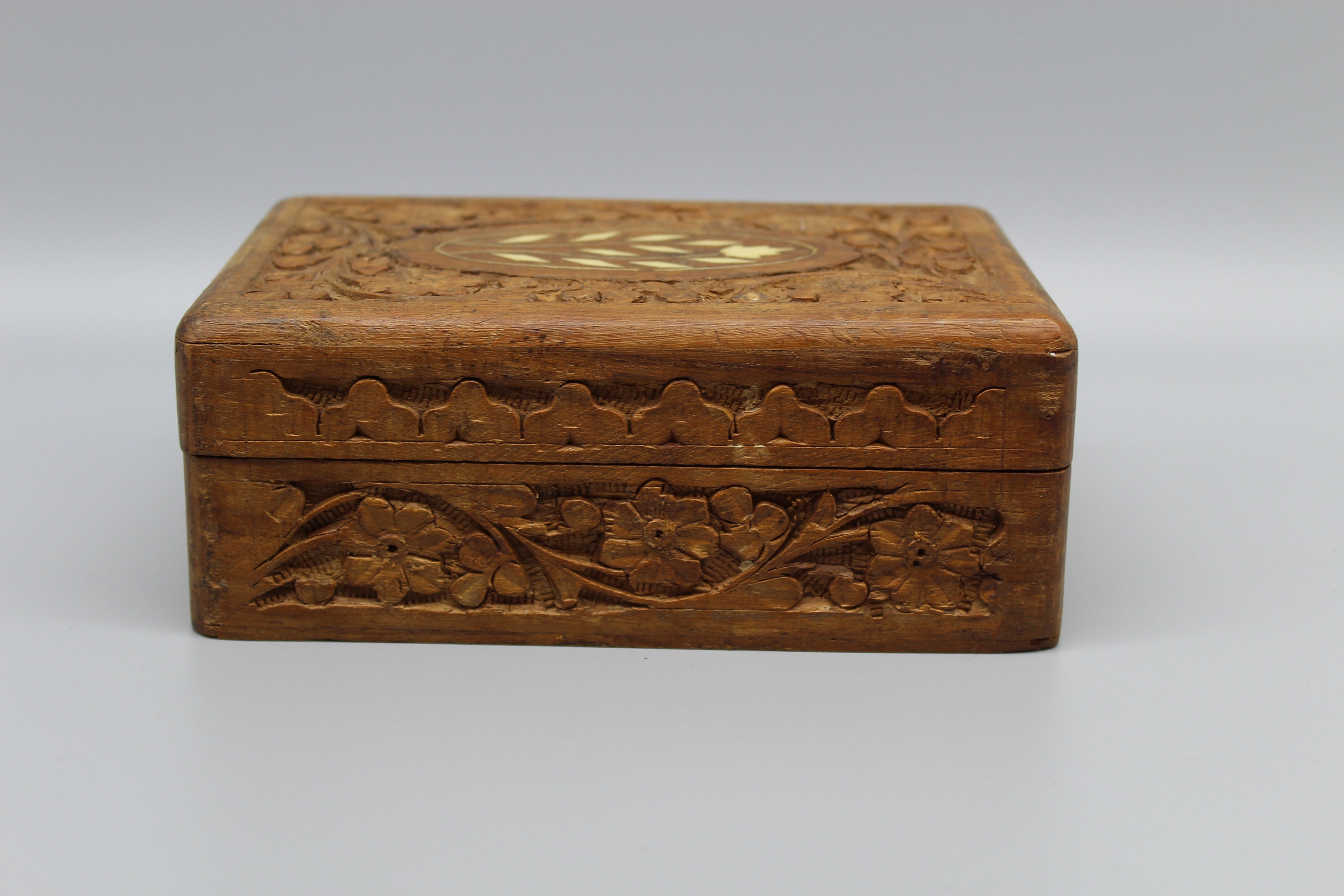 Hand-engraved Wooden Box Vintage Keepsake Box Wooden - Etsy
