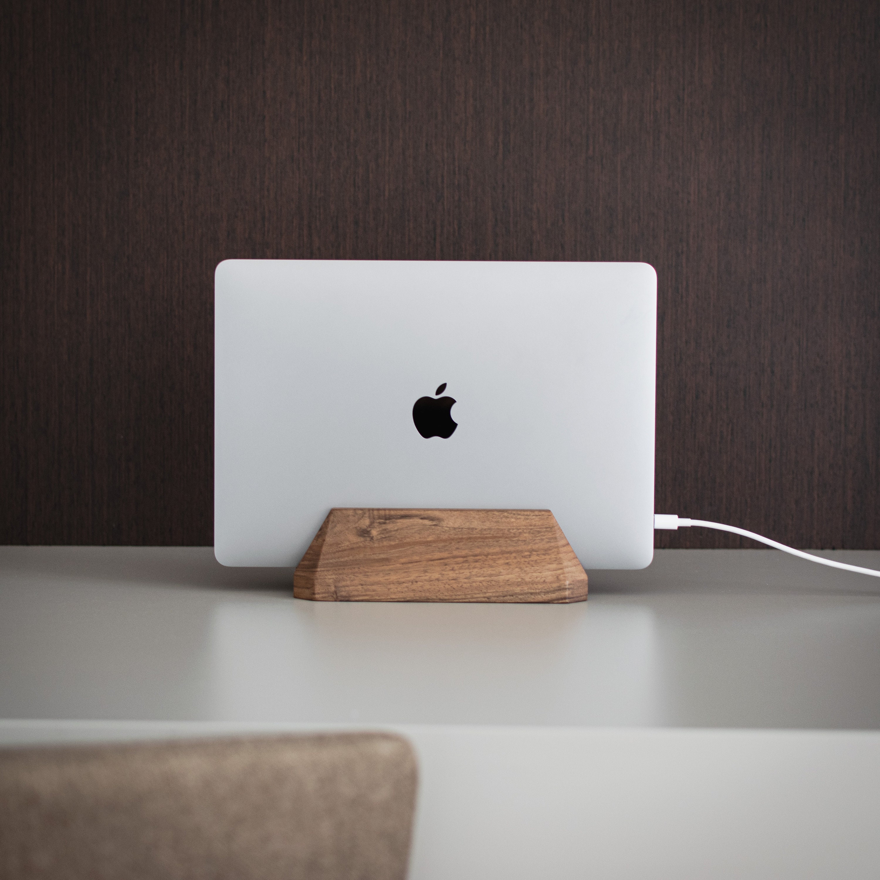 Wooden Laptop Vertical Dock Stand Station for Macbook, Laptop, Tablet ...