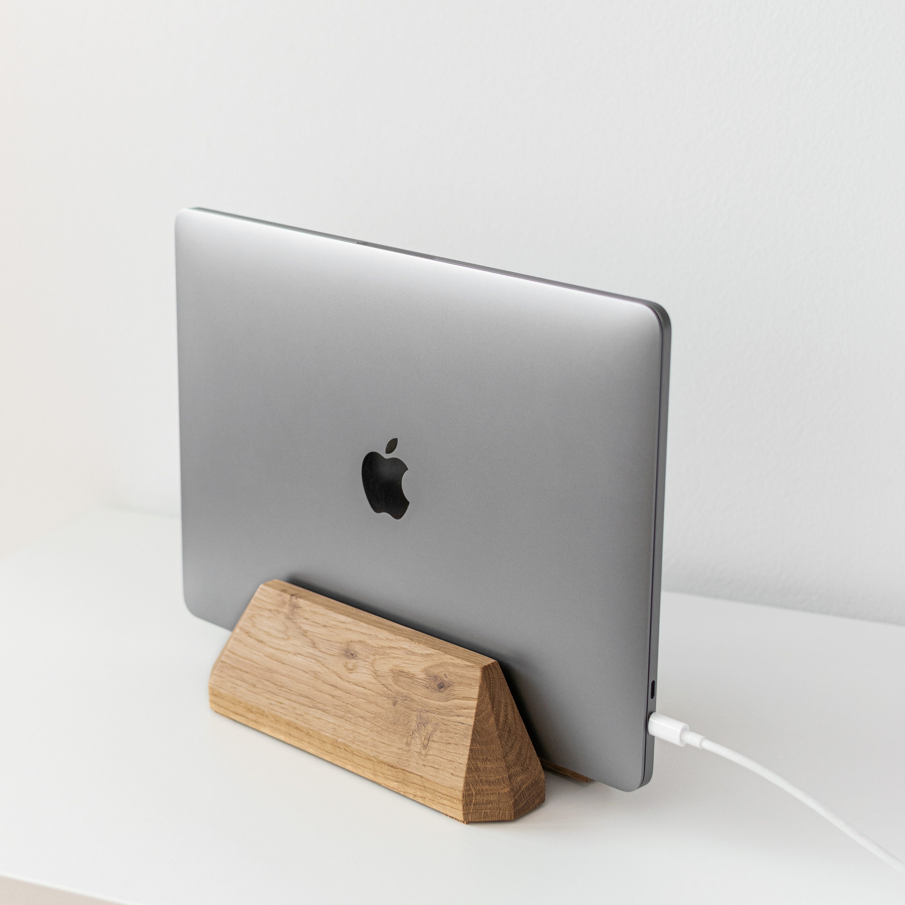 Wooden Laptop Vertical Dock Stand Station for Macbook, Laptop, Tablet ...